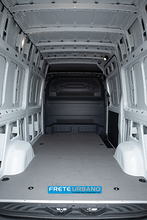 MB sprinter bau - Revista Frete Urbano
